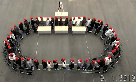 Crowd motion experiment reveals why crowds synchronise footsteps | City ...